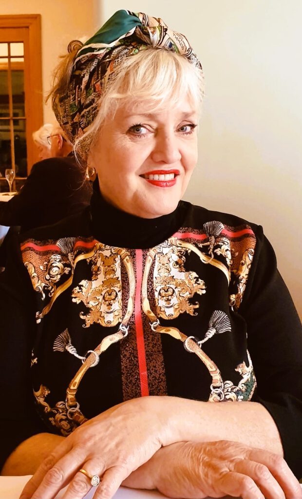 Robyn Ross - World Virtual Museum | Artist and art from all over the world